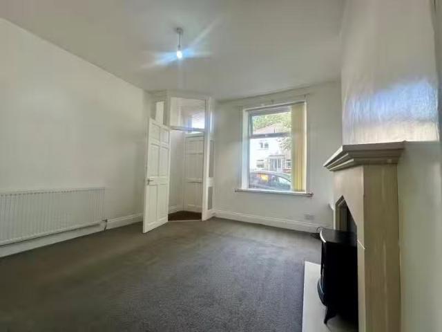Charming 1 BA 2 bedroom terraced house for rent in North Stree.