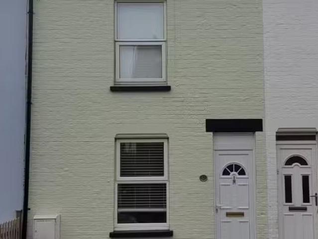 Rental! 1 BA 2 bedroom terraced house for rent in Northwall Ro.