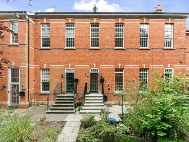 Cheap 1 BA 2 bedroom terraced house for rent in Old Garden Cou.