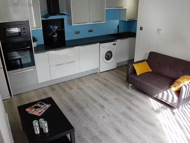 For Rent! 1 BA 2 bedroom terraced house for rent in Prince Str.