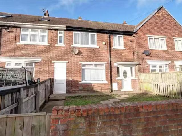 Cozy 1 BA 2 bedroom terraced house for rent in Queen Elizabeth.