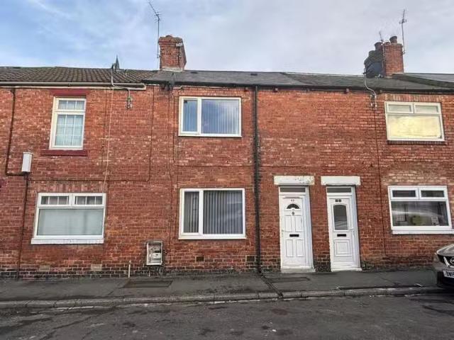 Rental! 1 BA 2 bedroom terraced house for rent in Queen Street.