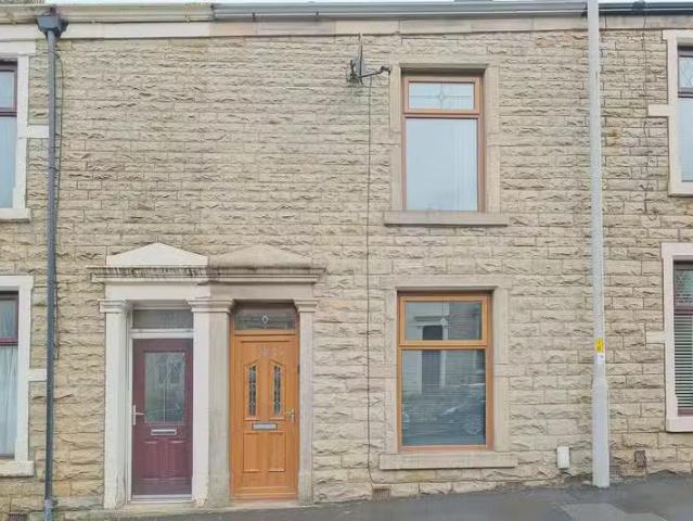 Charming 1 BA 2 bedroom terraced house for rent in Redearth Ro.