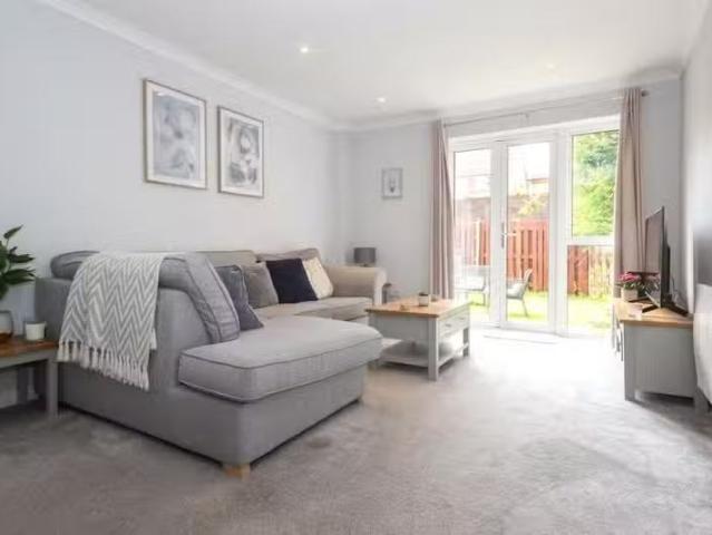 Charming 1 BA 2 bedroom apartment for rent in Canada Way, Bris.