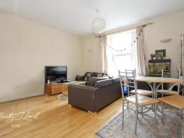 Nice 1 BA 2 bedroom apartment for rent in Bow Common Lane, LON.