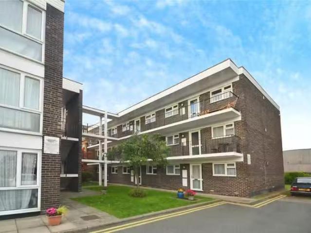 Cozy 1 BA 2 bedroom apartment for rent in Golday Avenue, Chelm.