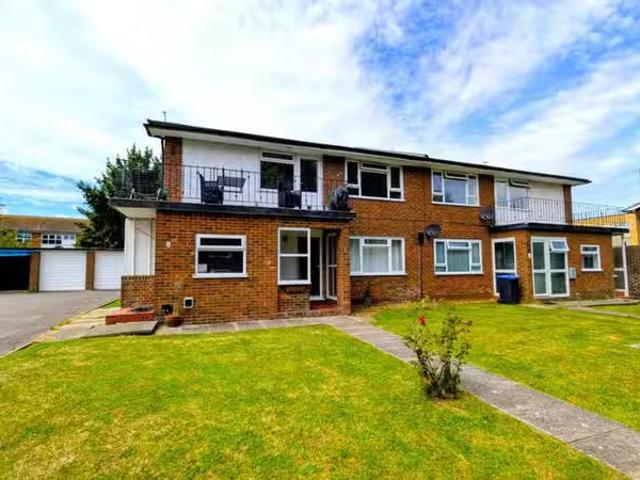 Charming 1 BA 2 bedroom apartment for rent in Goring Street, W.