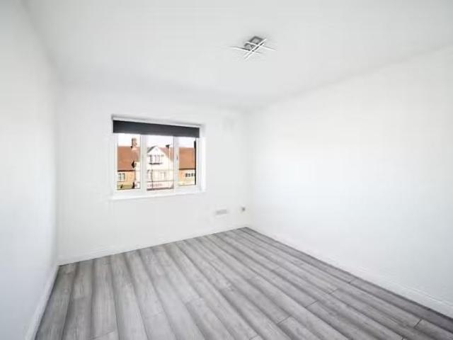 Nice 1 BA 2 bedroom apartment for rent in Great North Road, Ne.