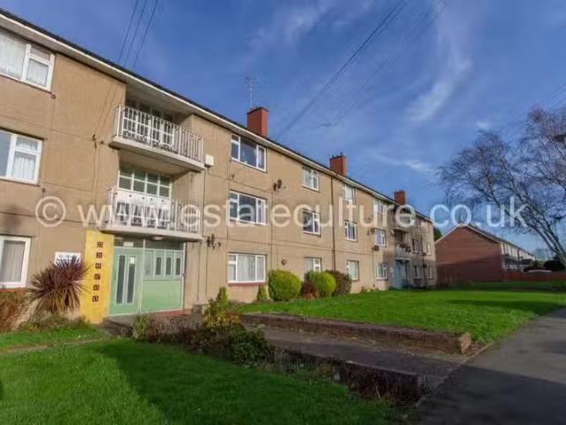 Charming 1 BA 2 bedroom apartment for rent in Gregory Hood Roa.