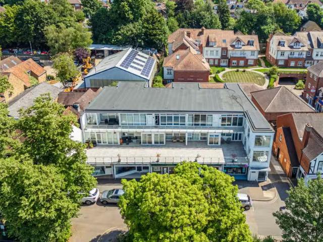 Charming 1 BA 2 bedroom apartment for rent in High Sreet, Harp.