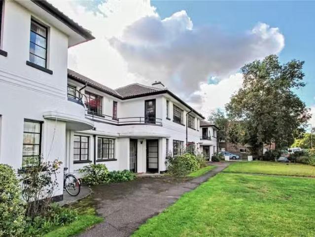 Deal! 1 BA 2 bedroom apartment for rent in Maitland House, Bar.