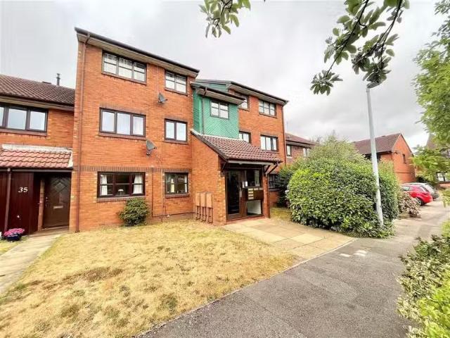 Cozy 1 BA 2 bedroom apartment for rent in Poole, Dorset, BH15