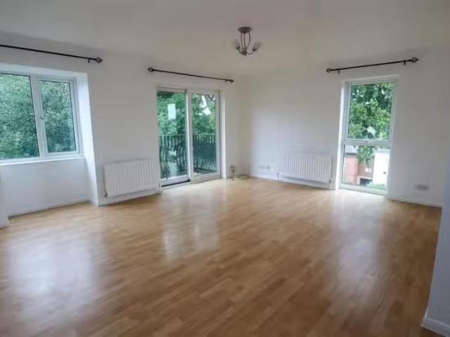Deal! 1 BA 2 bedroom apartment for rent in Reedham Court, Avel.