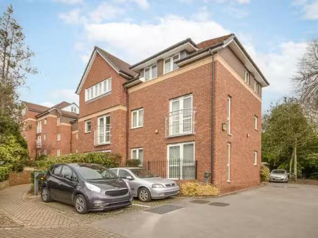 Nice 1 BA 2 bedroom apartment for rent in Ridgeway Court, Litt.