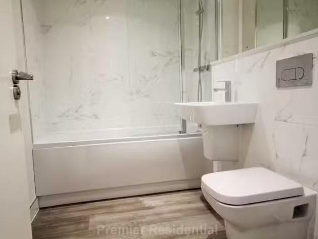 Cozy 1 BA 2 bedroom apartment for rent in The Bank, Sheepcote.
