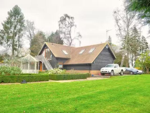 Charming 1 BA 2 bedroom barn conversion for rent in Green End.