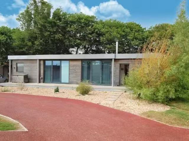 Charming 1 BA 2 bedroom bungalow for rent in Chalvington Road.