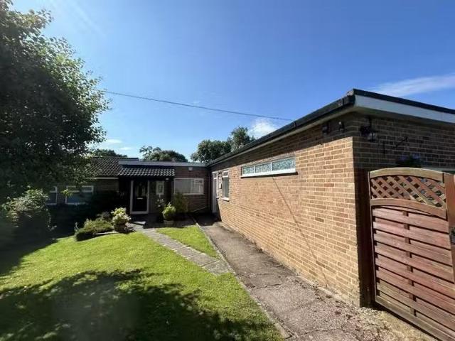 Just in! 1 BA 2 bedroom bungalow for rent in Fetherston Grange.