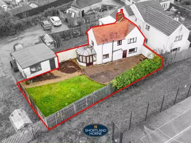 For Rent! 1 BA 2 bedroom detached house for rent in Potters Gr.