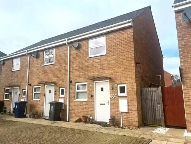 For Rent! 1 BA 2 bedroom end of terrace house for rent in Whit.
