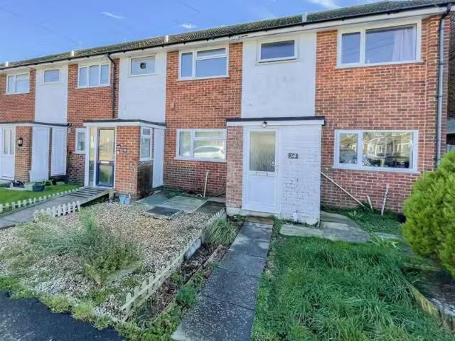 Cheap 1 BA 2 bedroom end of terrace house for rent in Winkney.