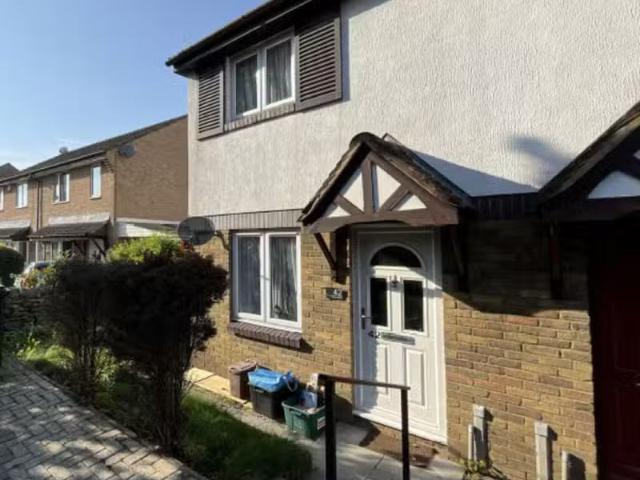 Unique 1 BA 2 bedroom end of terrace house for rent in Willow.