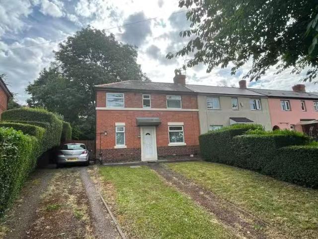 Deal! 1 BA 2 bedroom end of terrace house for rent in Cowsley.
