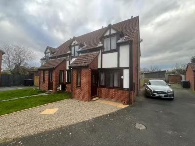 For Rent! 1 BA 2 bedroom end of terrace house for rent in Hadl.