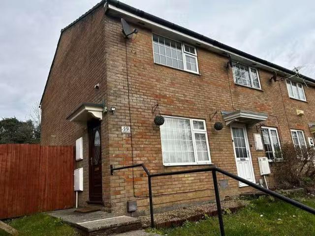 Just in! 1 BA 2 bedroom end of terrace house for rent in Hedge.