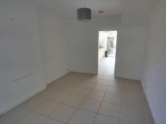 Deal! 1 BA 2 bedroom end of terrace house for rent in Keldgate.