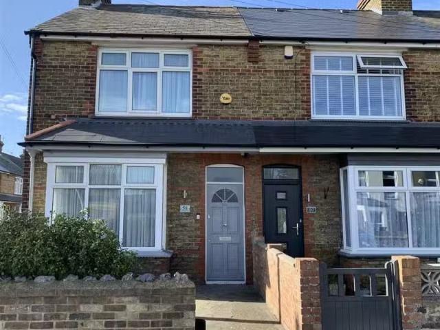 Cozy 1 BA 2 bedroom end of terrace house for rent in Newington.