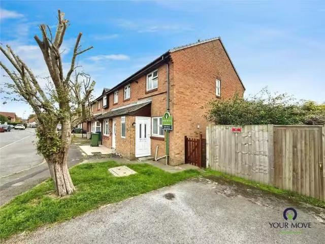 Charming 1 BA 2 bedroom End Terrace House to rent, Merlin Way.