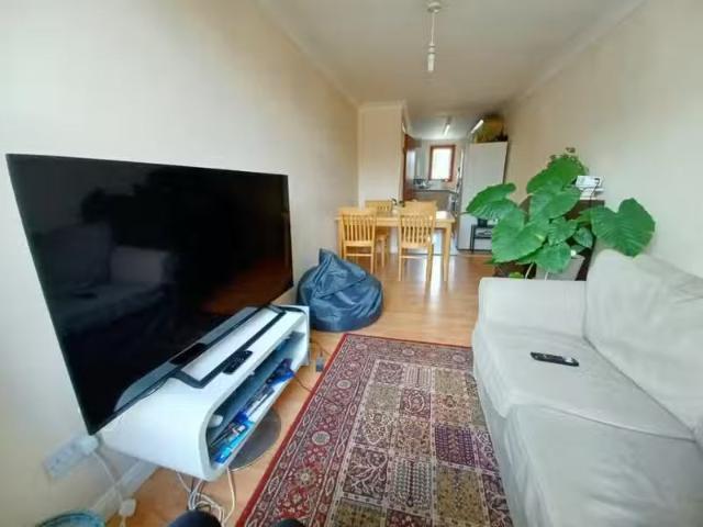 Cheap 1 BA 2 bedroom flat for rent in Median Road, Clapton, E5