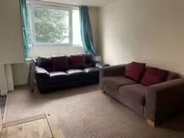 Cozy 1 BA 2 bedroom flat for rent in Merkland Road, Old Aberde.