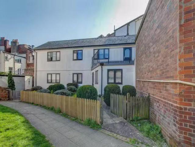 Cozy 1 BA 2 bedroom flat for rent in North Street, Exeter, EX4