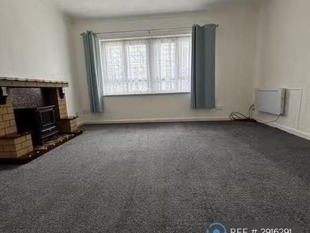 Charming 1 BA 2 bedroom flat for rent in Oakenhurst Road, Blac.