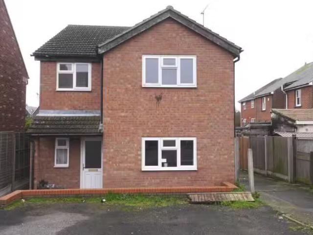 Cozy 1 BA 2 bedroom flat for rent in Albermarle Street, Harwic.
