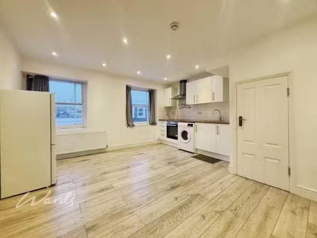 Cheap 1 BA 2 bedroom flat for rent in Bulls Head Yard Dartford.