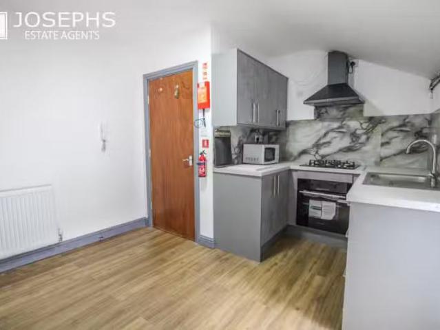 Unique 1 BA 2 bedroom flat for rent in Back Cheapside, Bolton.