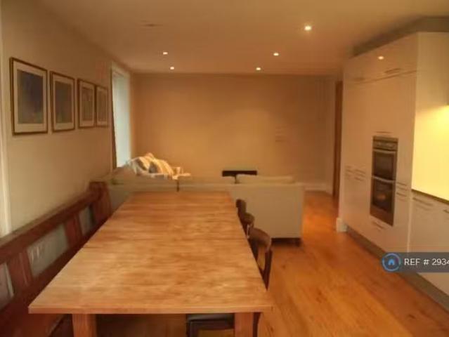Charming 1 BA 2 bedroom flat for rent in Brooklands Avenue, Ca.