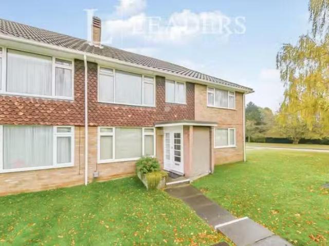 Just in! 1 BA 2 bedroom flat for rent in Charmouth Road, St. A.