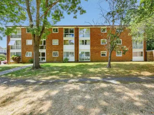 Cozy 1 BA 2 bedroom flat for rent in Chenies Court, Hemel Hemp.