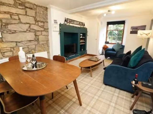 Deal! 1 BA 2 bedroom flat for rent in Cheyne Street, Stockbrid.