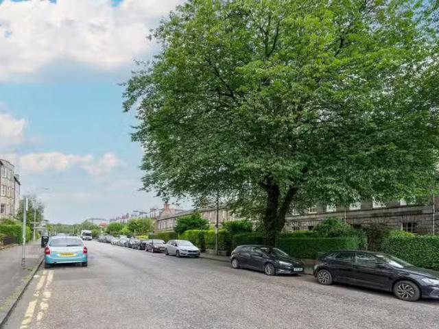 New 1 BA 2 bedroom flat for rent in Comely Bank, City Centre.