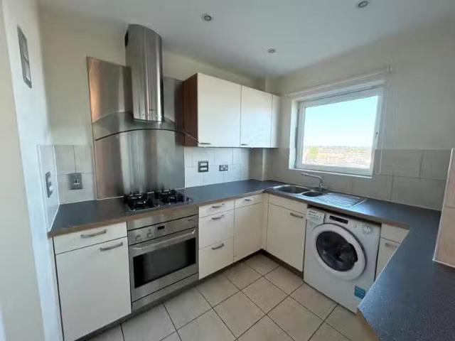 Nice 1 BA 2 bedroom flat for rent in Dolphin Quays, Poole Quay.