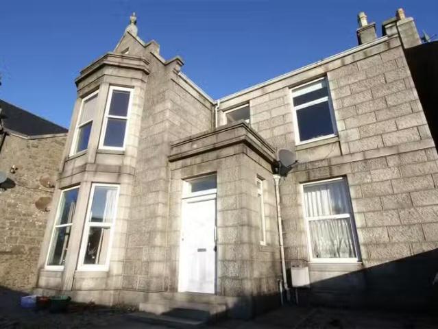 Charming 1 BA 2 bedroom flat for rent in Elmbank Terrace, City.