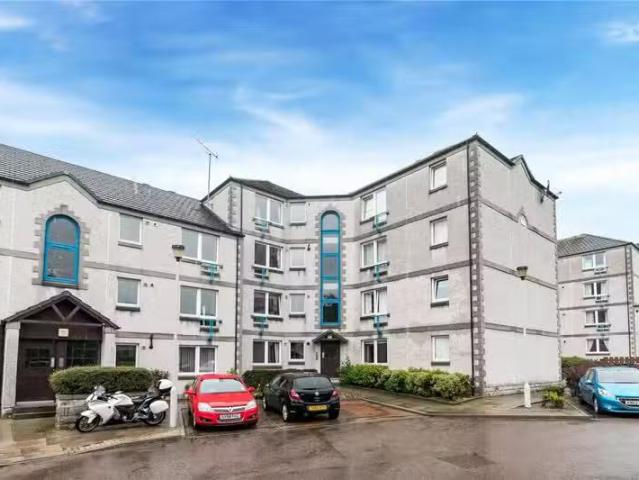 Charming 1 BA 2 bedroom flat for rent in Ferryhill Gardens, Fe.