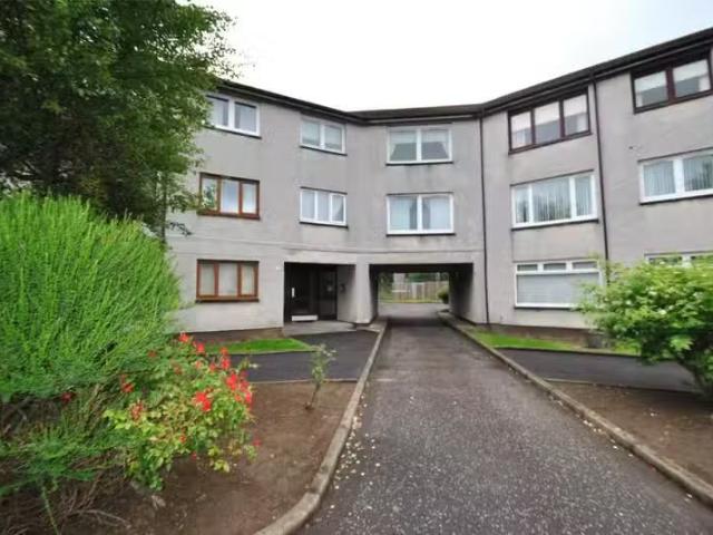 Deal! 1 BA 2 bedroom flat for rent in Fochabers Drive, Cardona.