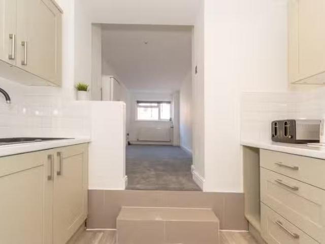 Rental! 1 BA 2 bedroom flat for rent in GROUND FLOOR FLAT Hold.