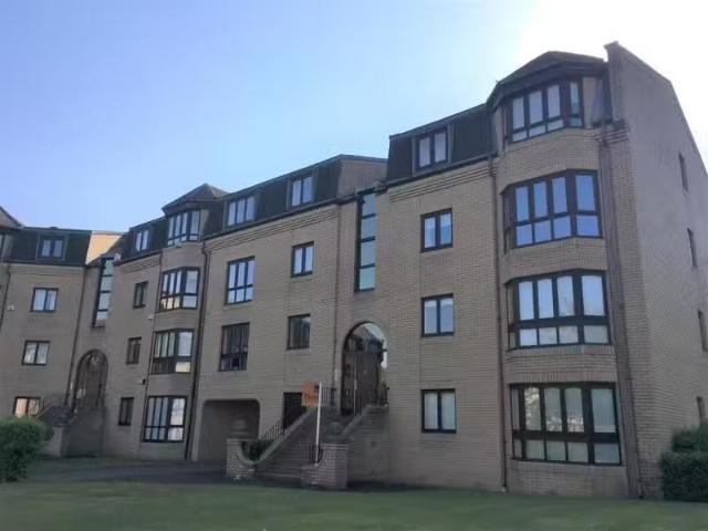 Rental! 1 BA 2 bedroom flat for rent in Hughenden Lane Glasgow.